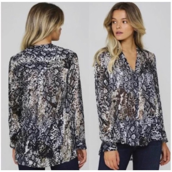 Alice + Olivia | Tops | Alice Olivia Amos Mock Neck Side Slit Blouse In ...